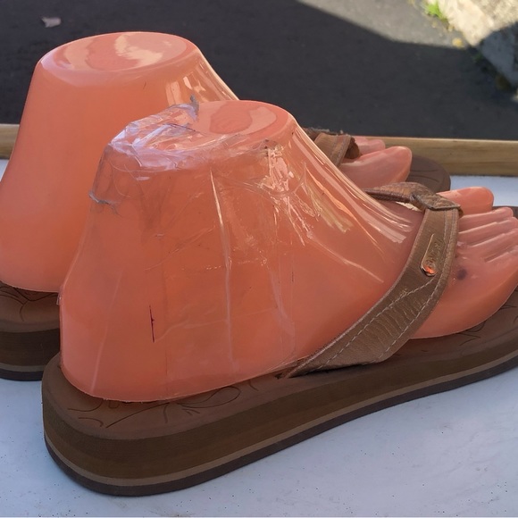 ncai | Shoes | Ncai Womens Metalic Gold Thong Flip Flop Tan And Brown ...